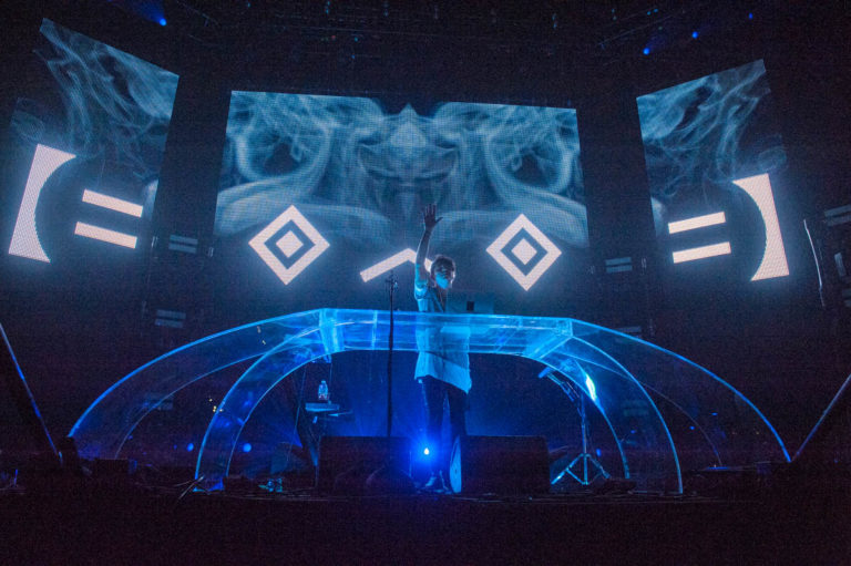 Porter Robinson revamps Worlds set (Watch) - EDM Chicago