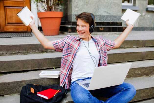 3 Best Music to Listen While Studying - EDM Chicago