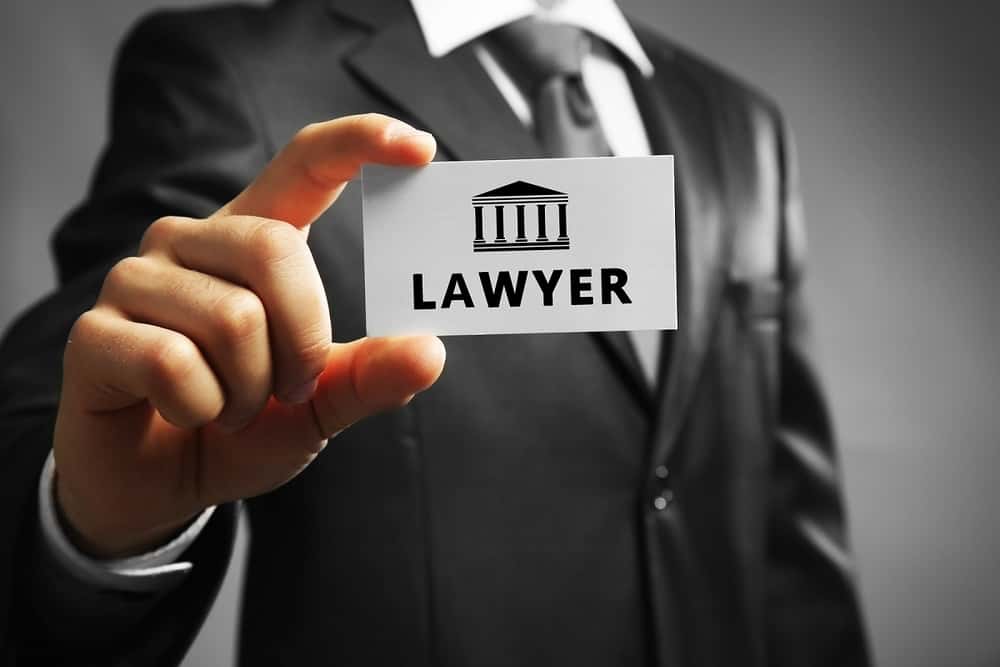 What Is the Difference Between a Legal Advisor and a Lawyer? - EDM Chicago