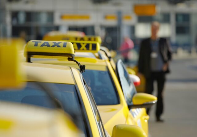 Taxi Safety Tips and Rules All Travelers Should Follow - EDM Chicago